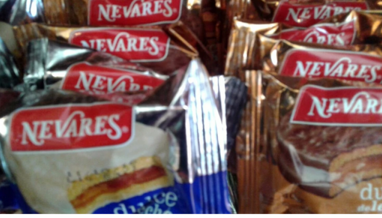 La ANMAT prohibió la comercialización de alfajores, galletitas, budines ...